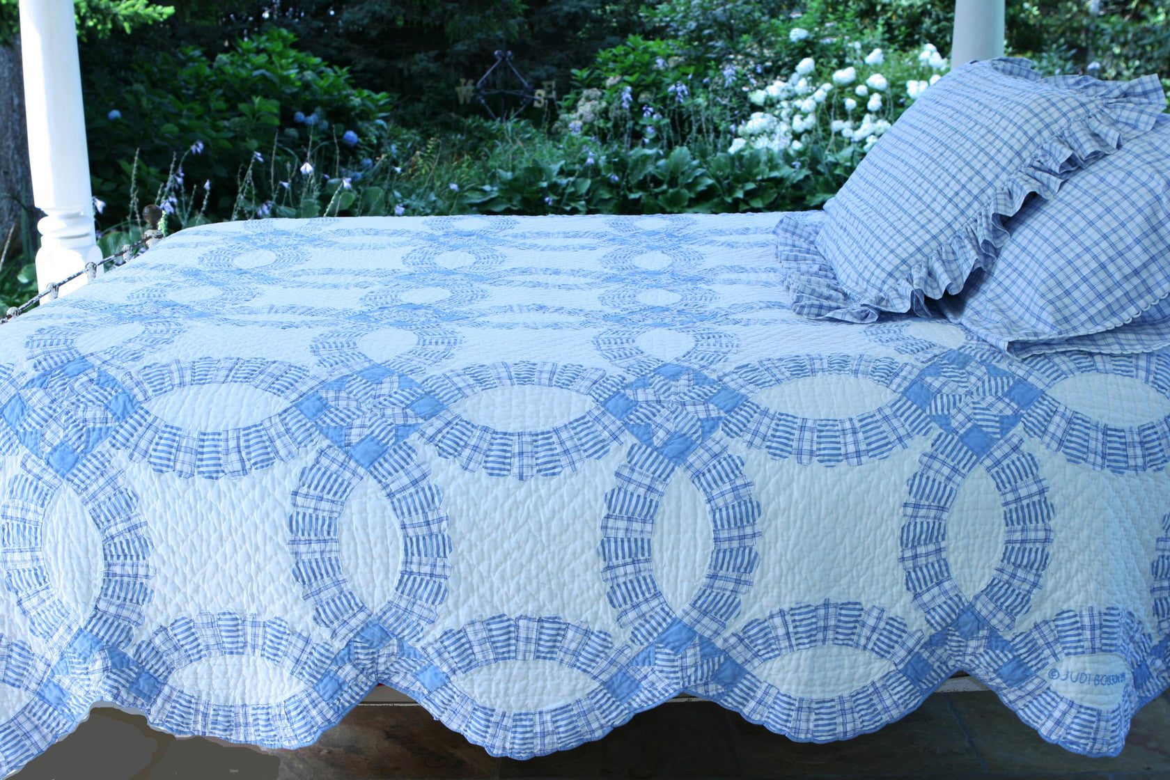 "Double Wedding Ring" in Cornflower-White - Queen Size – Judi Boisson ...